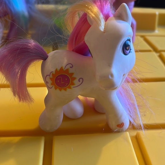 Hasbro | Toys | 202 My Little Pony 2002 G3 Sunny Daze White Pony Clouds ...